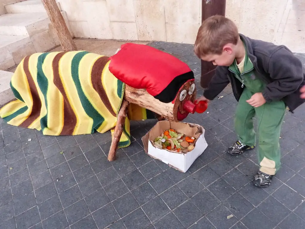 How to Care For Your Caga Tió (Tió de Nadal, Catalan Christmas Log ...