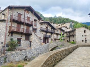 Beget, Spain: A Complete Guide to a Tiny Medieval Village - Latitude 41
